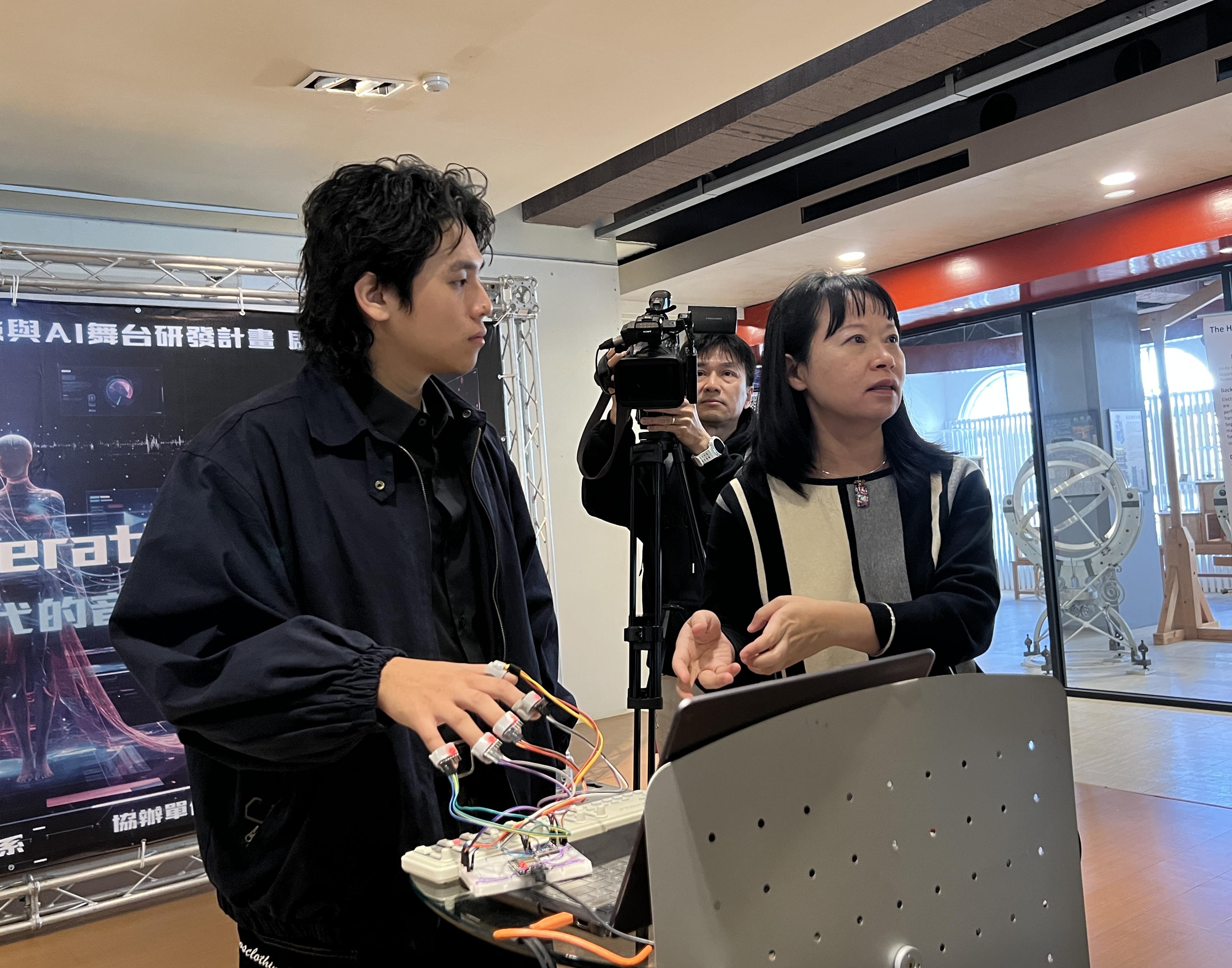 AI 走上舞台與音樂正面交鋒 南台科大跨域展演登上高流音樂中心 - 活動消息 - EZ優遊網